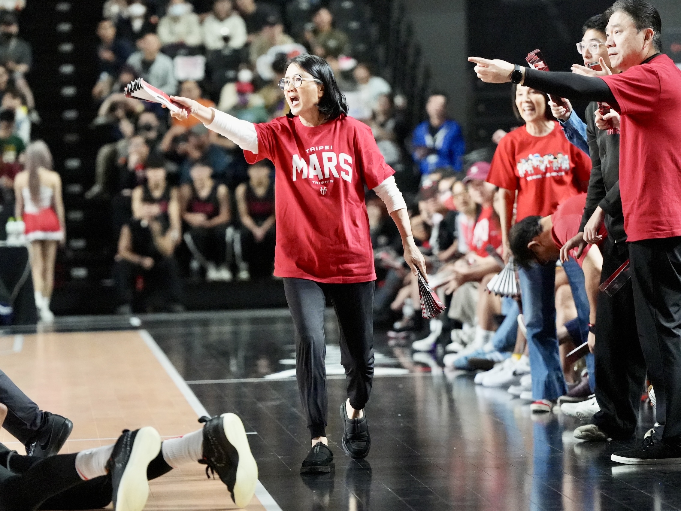 TPBL》季後挑戰賽熱戰 最美董娘彭雪芬激動為球員抱不平 - TSNA體育新聞團隊
