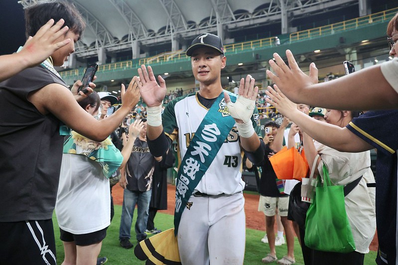 台鋼雄鷹》進職棒7年首度單場MVP 胡冠俞努力突破心理關 - TSNA體育新聞團隊