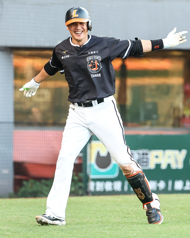 統一獅》生涯134轟追平高國慶隊史紀錄 陳鏞基41歲盜壘的撇步 - TSNA體育新聞團隊