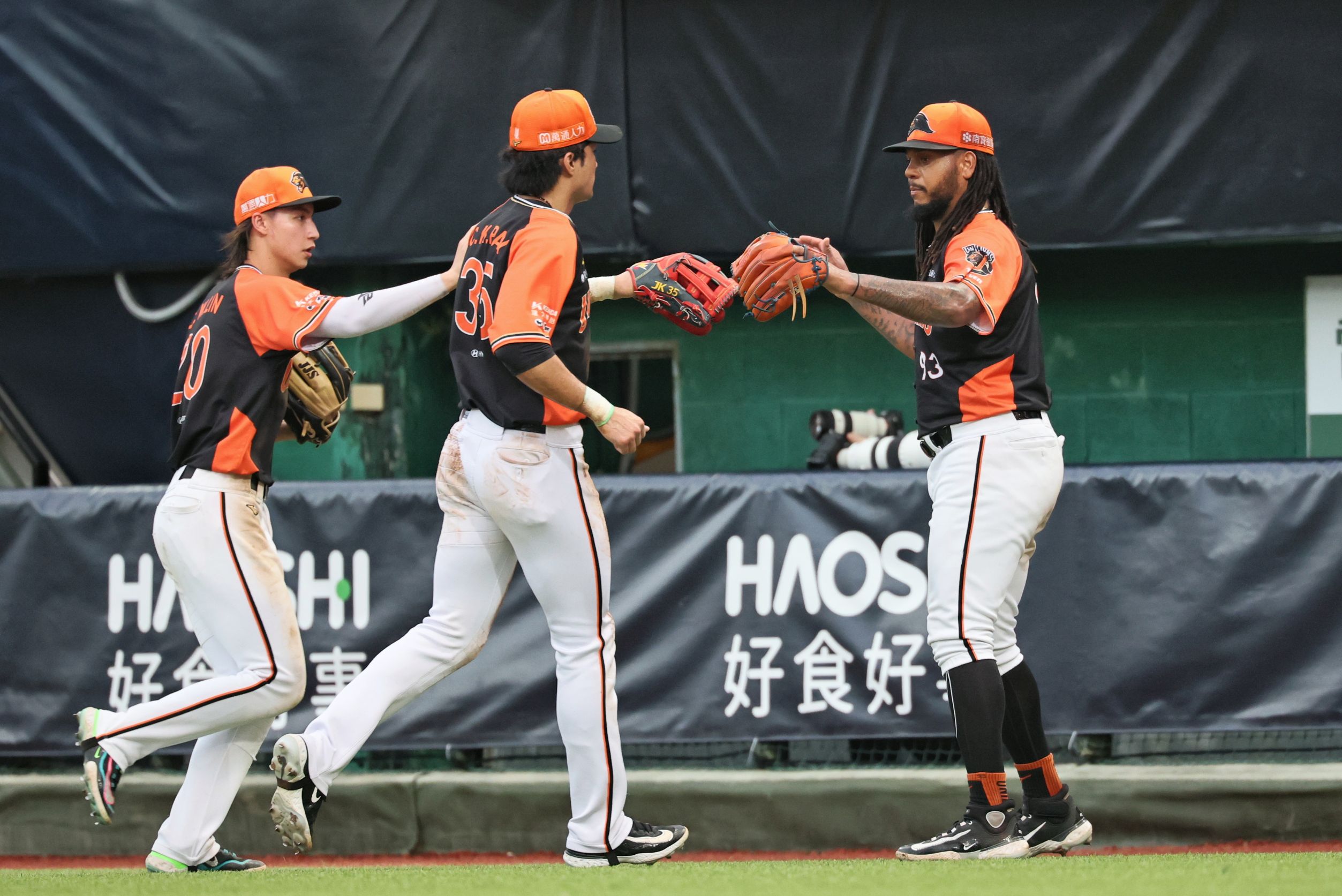 統一獅》飛力獅克服多年「舊症頭」！ 笑稱「美甲」想為女兒換顏色 - TSNA體育新聞團隊