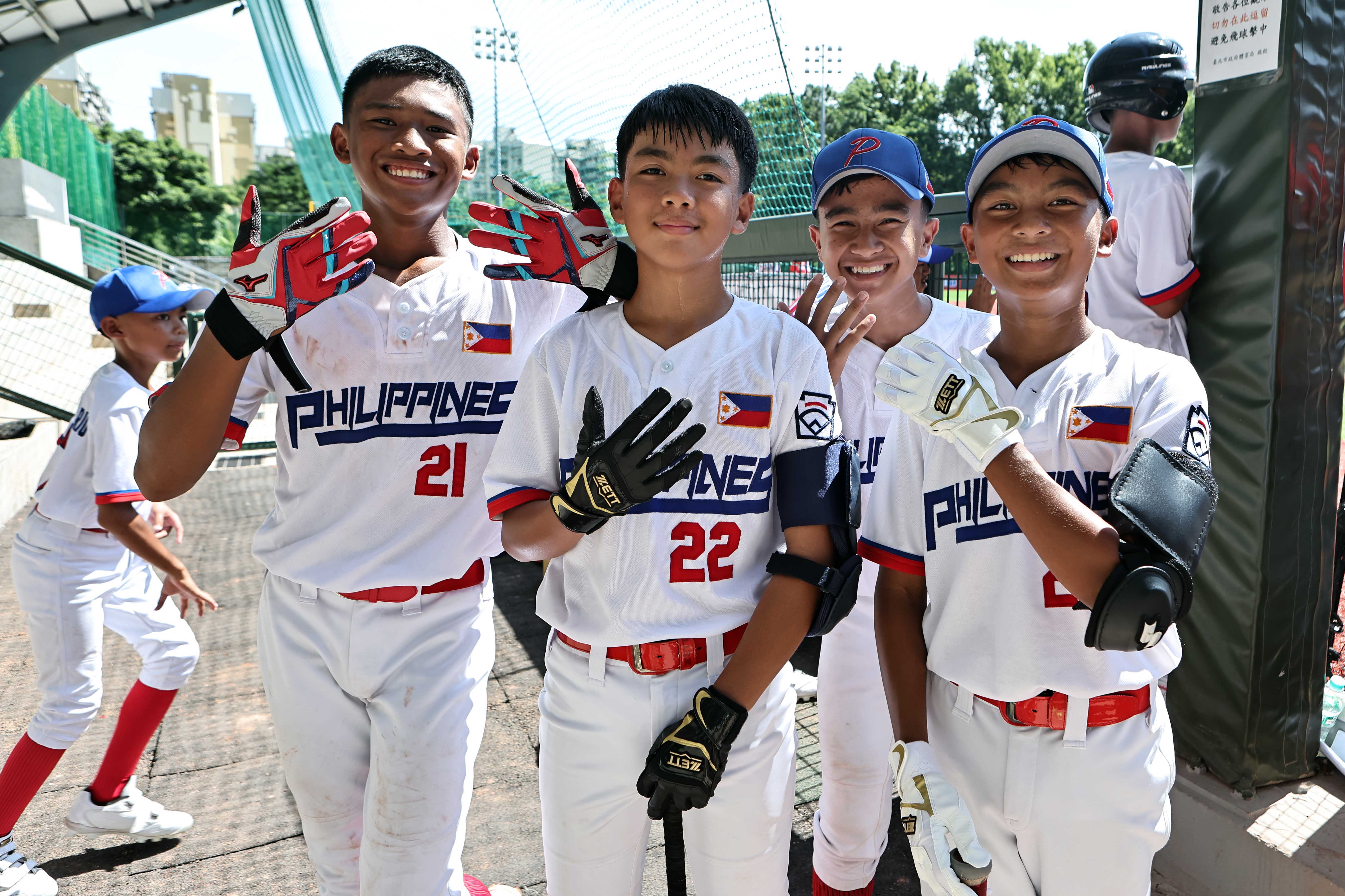 LLB中階組亞太賽》菲國小將昨晚「大血拚」 配戴新裝備登場嗨翻天 - TSNA體育新聞團隊