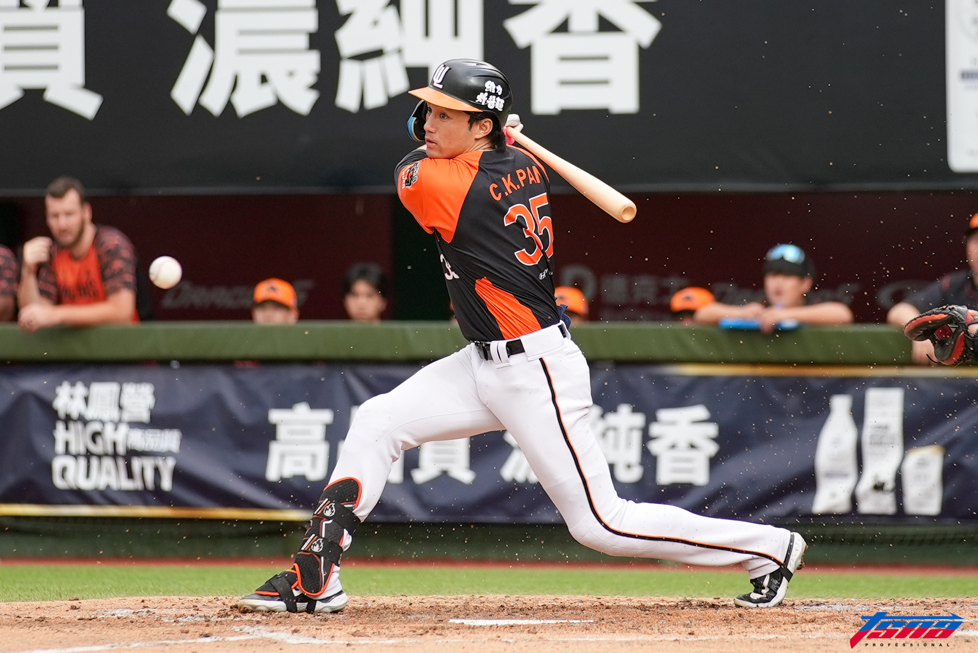 統一獅》全壘打飛到哪兒去？ 潘傑楷笑說：打到李多慧 - TSNA體育新聞團隊