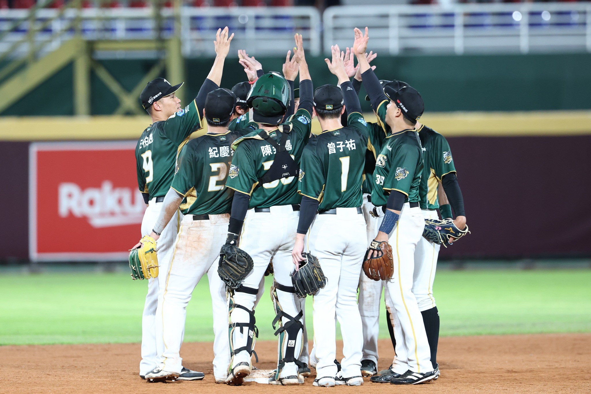 台鋼雄鷹》打到11局才分勝負「千辛萬苦」 洪總：一度覺得贏定了 - TSNA體育新聞團隊