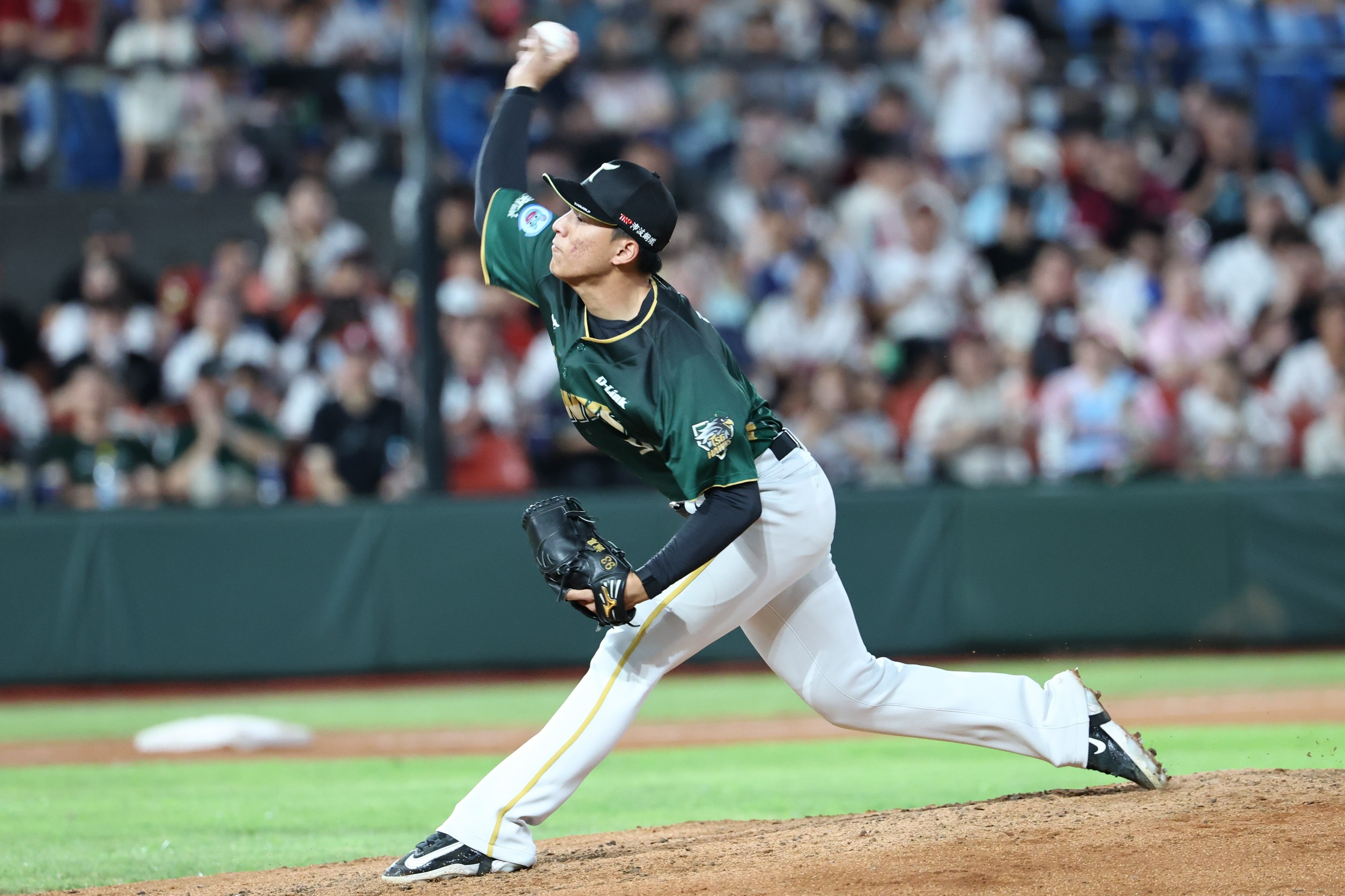 台鋼雄鷹》20歲張誠恩飆152公里寫生涯最速 模板是徐若熙 - TSNA體育新聞團隊