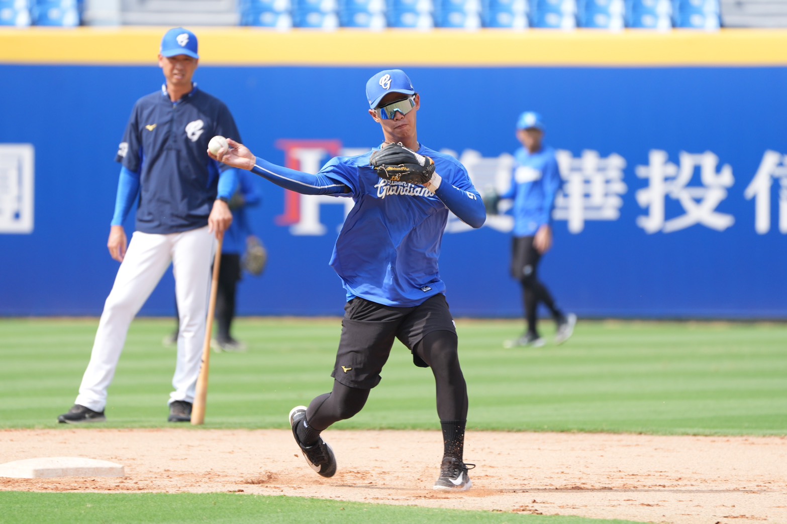 富邦悍將》林威助叮嚀「上去就不要下來」 陳愷佑目標是成為江坤宇 - TSNA體育新聞團隊