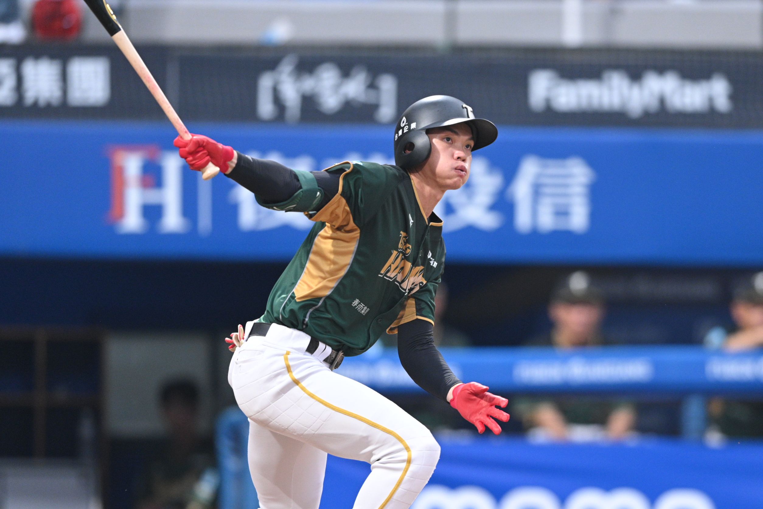 台鋼雄鷹》年輕選手「攻擊」超出預期 洪總談季後賽：有機會當然拚 - TSNA體育新聞團隊