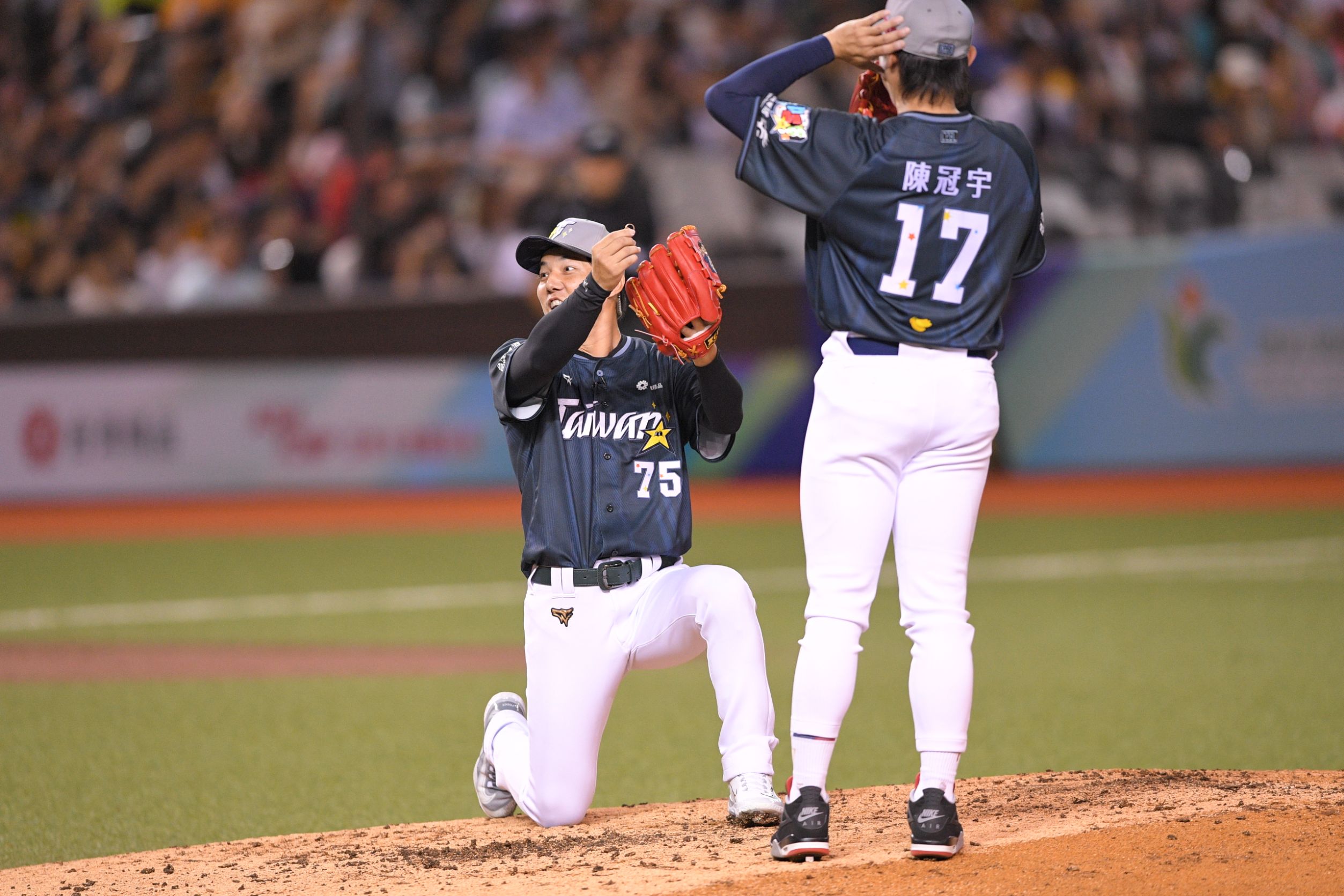 中職明星賽》陳冠宇被郭俊麟求婚！ 13位韓援啦啦隊齊聚寫下史上首見紀錄 - TSNA體育新聞團隊