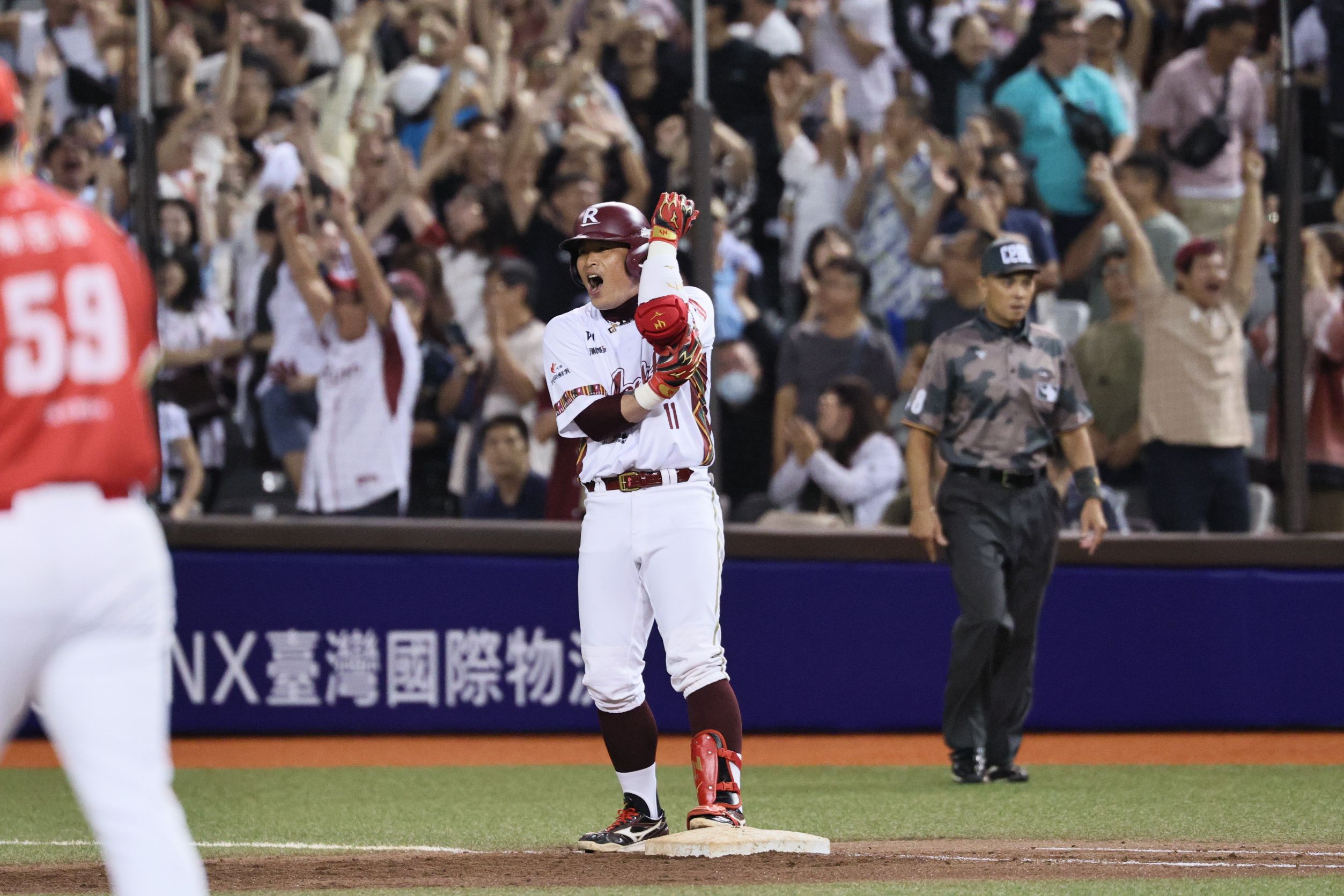 樂天桃猿》9下致勝一擊 林泓育一度不知是再見安打 - TSNA體育新聞團隊