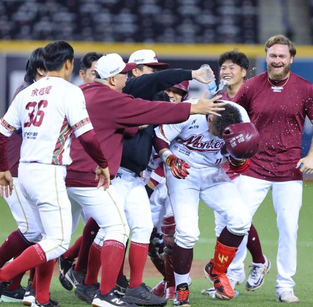 樂天桃猿》拚季後賽全隊把褲管捲到膝蓋 林泓育：還蠻感動的 - TSNA體育新聞團隊