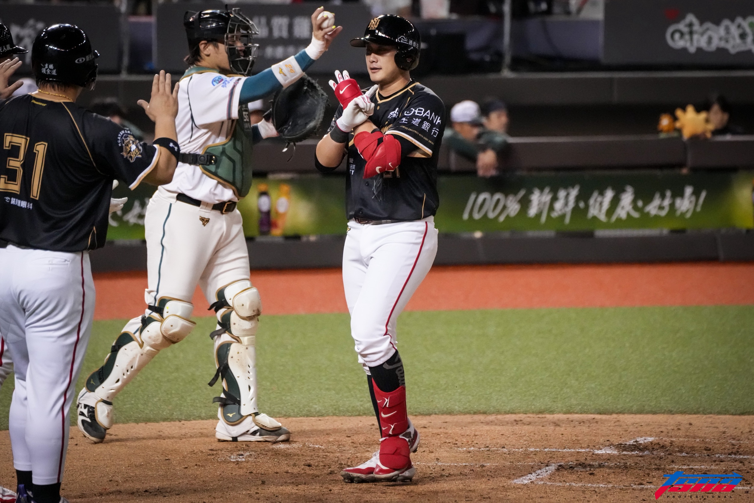 中職》劉基鴻雙響砲包5打點 味全龍「勝利」送給林智勝最後一舞 - TSNA體育新聞團隊