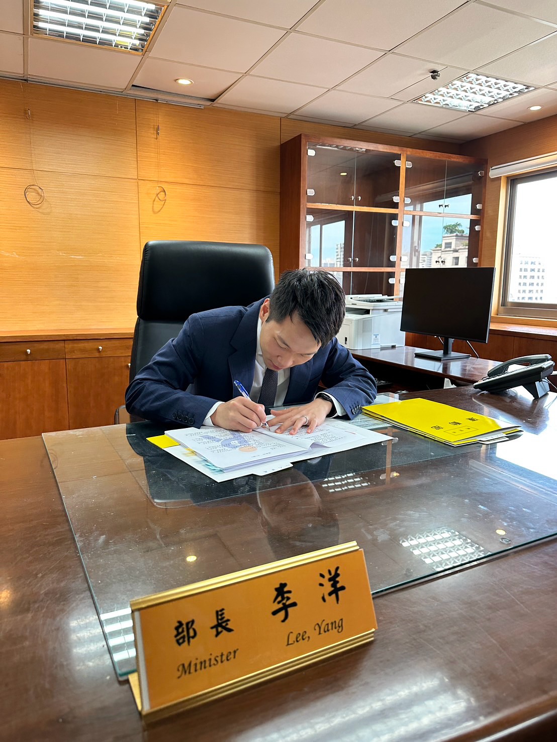 運動部》李洋簽下部長的第一份公文 放上影片身體力行「每天運動30分鐘」 - TSNA體育新聞團隊