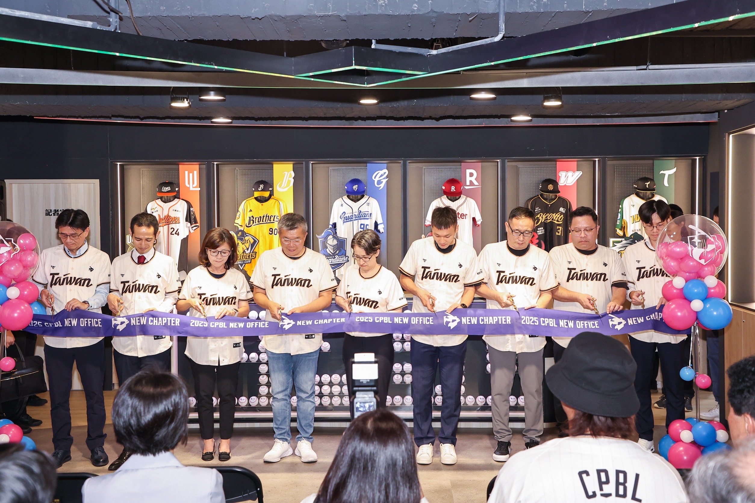 中職》聯盟喬遷冠蓋雲集！副總統、李洋都來了 11月初推出小型展售空間 - TSNA體育新聞團隊