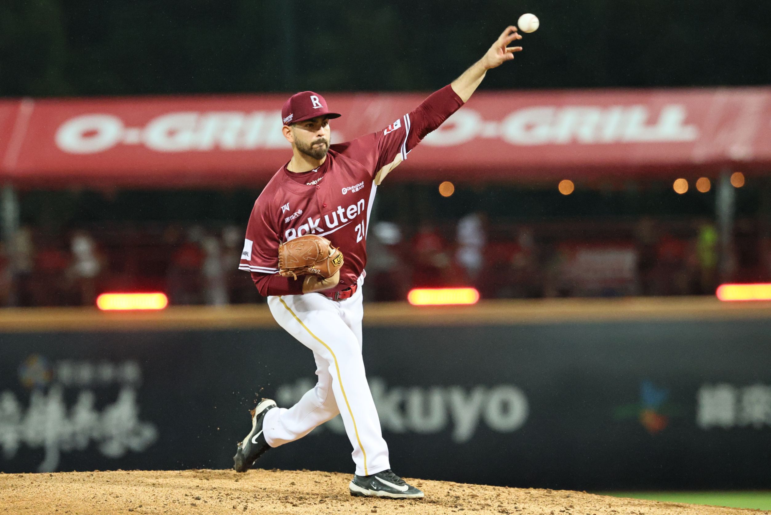 樂天桃猿》下半季只差中信兄弟0.5場勝差 古久保健二：盡量不要想爭取第1 - TSNA體育新聞團隊