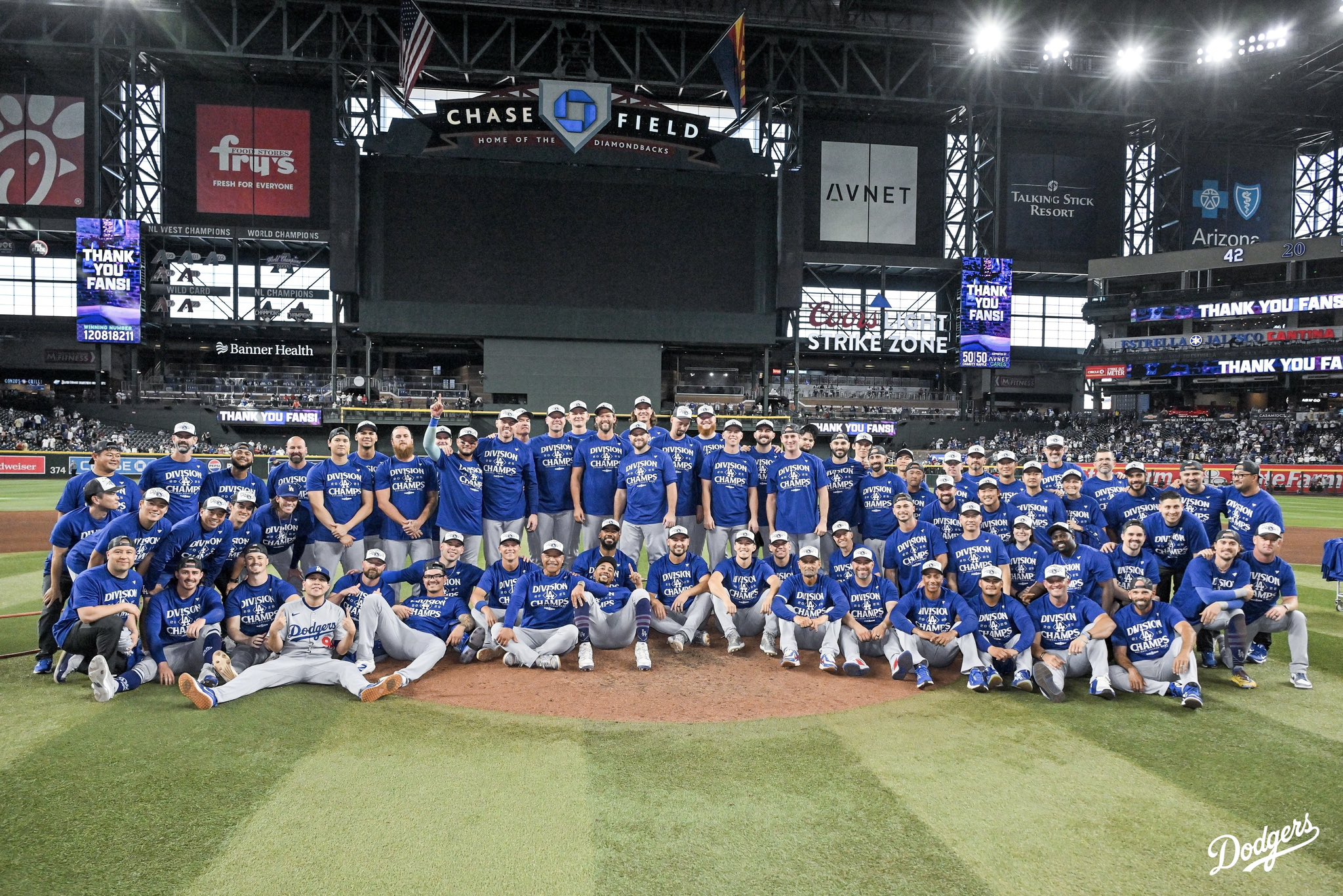 MLB》Freeman雙響砲喜噴4連霸香檳：邁向目標的第一步 這是一個漫長又艱難的球季 - TSNA體育新聞團隊