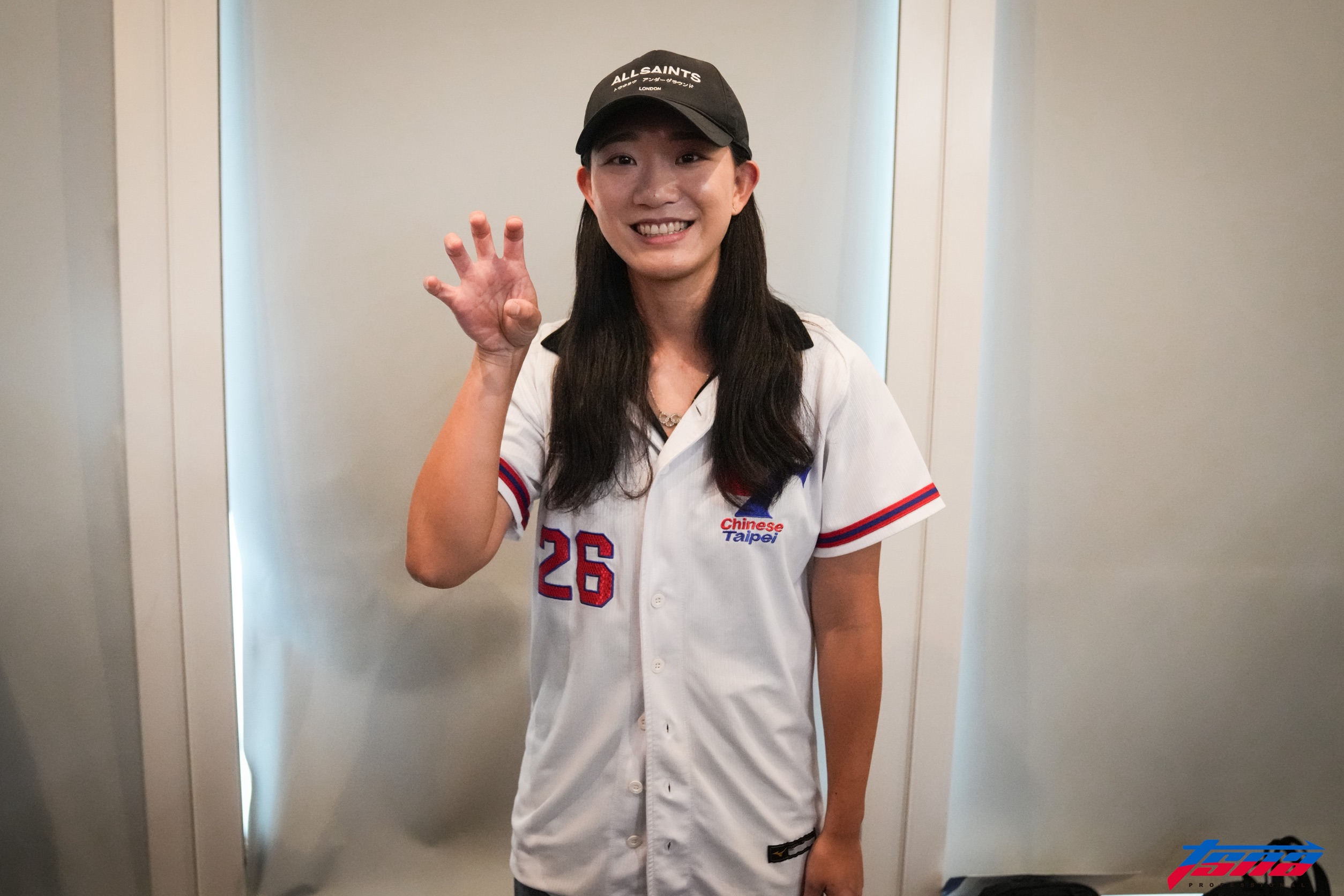 中信盃黑豹旗》最美女棒球員張甄芸「二刀流」！ 將以空服員身分挑戰女子職棒 - TSNA體育新聞團隊