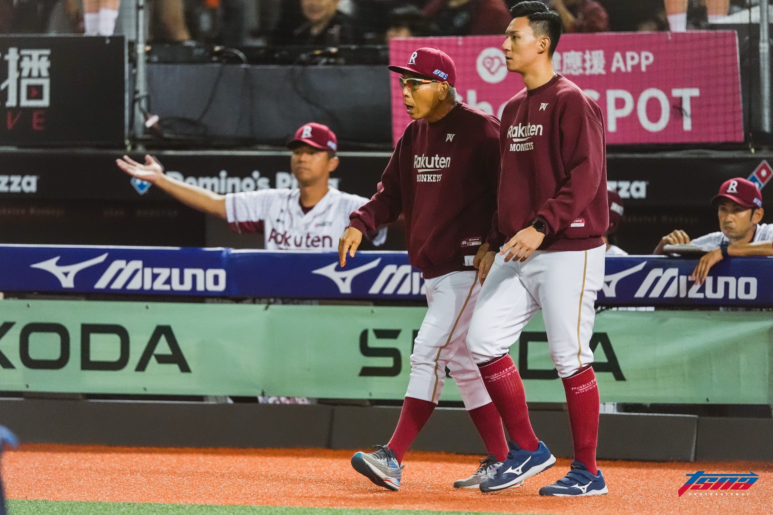 台灣大賽》詹子賢二壘安打變界外球！ 阿公解釋為何要笑 - TSNA體育新聞團隊